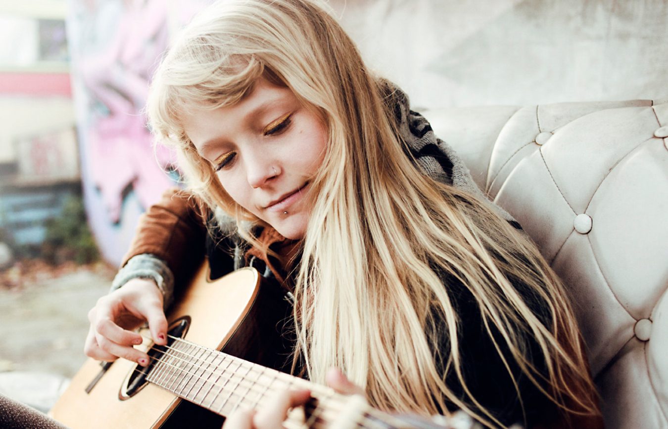 Fringe Toast Music: Street Alice Phoebe Lou Ascends to World Stage ...