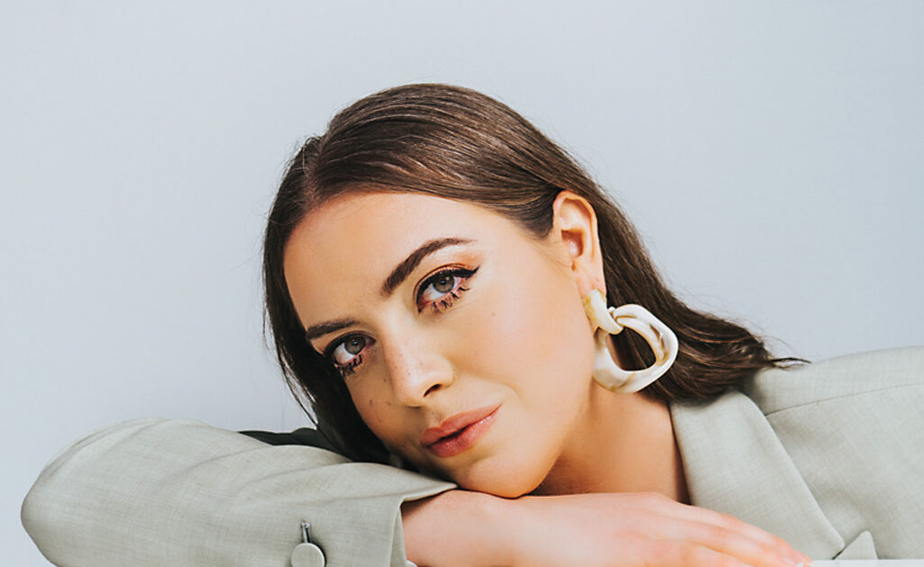 Veda: A Refreshing Alto with Dreamy Hip-Hop Stylings - Iowa Source