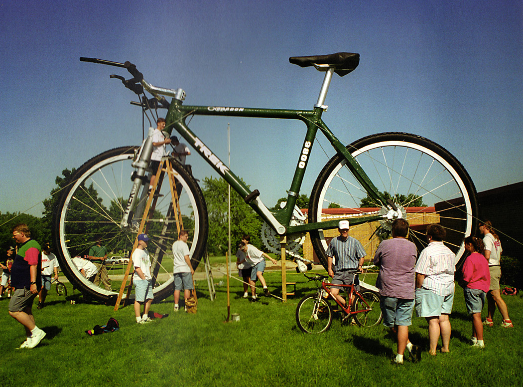 Looming Large: The Outdoor Megasculpture Student Projects of Bill Close ...
