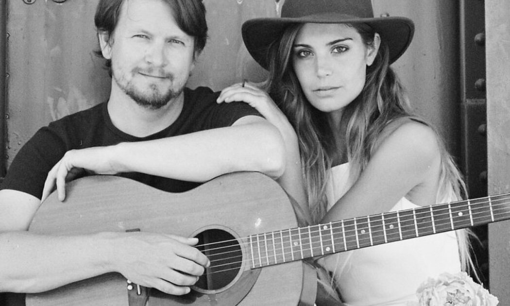 Ocie Elliott: Haunting Harmonies from a Canadian Folk Duo - Iowa Source